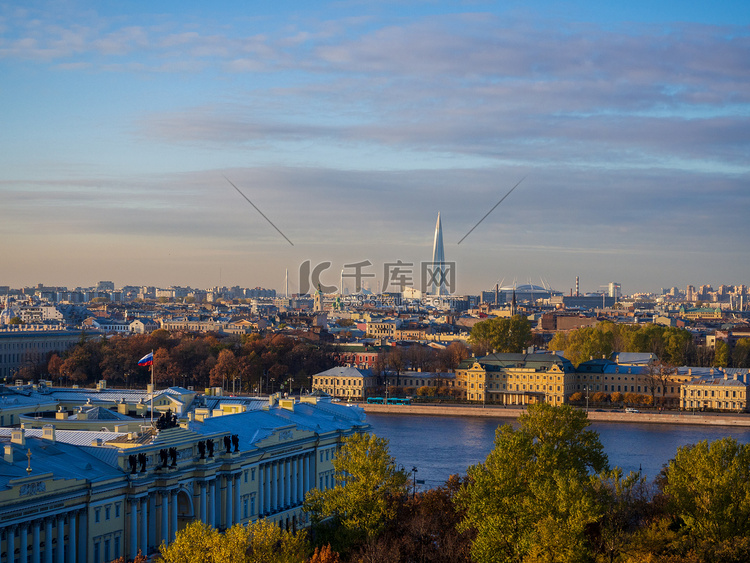 俄罗斯圣彼得堡涅瓦河、彼得保罗要塞和宫桥的景观高清摄影大图-千库网