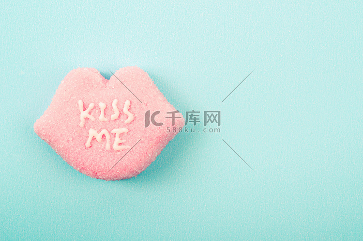 带有“KISS ME”文字的糖果高清摄影大图-千库网