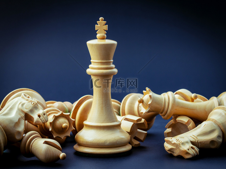 国际象棋概念拯救国王并拯救策略。高清摄影大图-千库网