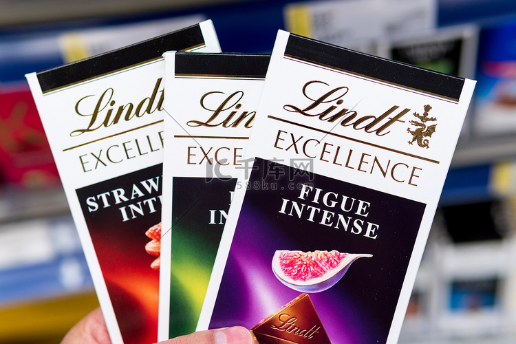 2021 年 6 月 8 日，俄罗斯秋门市：Lindt Swiss 巧克力糖果公司。高清摄影大图-千库网