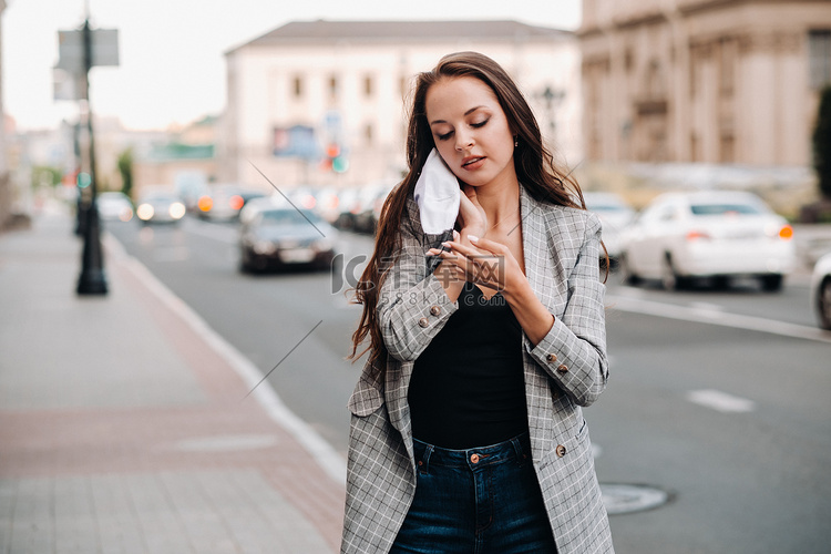 Covid-19 和空气污染 pm2.5 概念。高清摄影大图-千库网