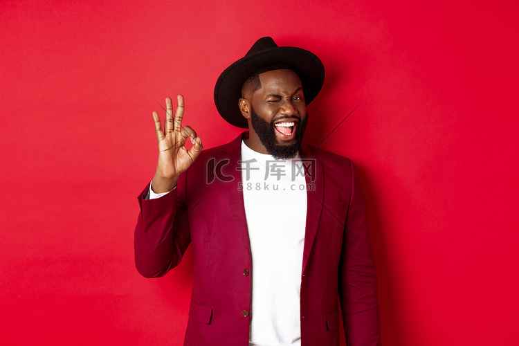 圣诞购物和人们的观念。高清摄影大图-千库网