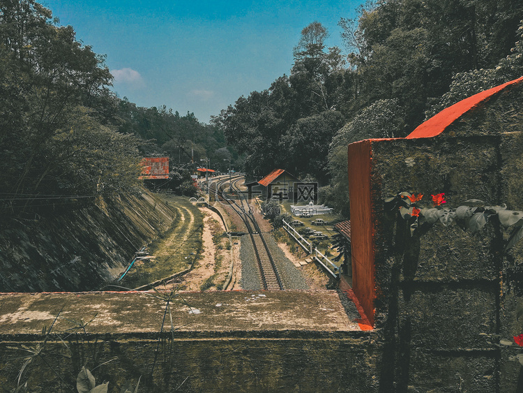 Khun Tan 隧道也被称为这个地方是 Khun Tan Railway Sta高清摄影大图-千库网