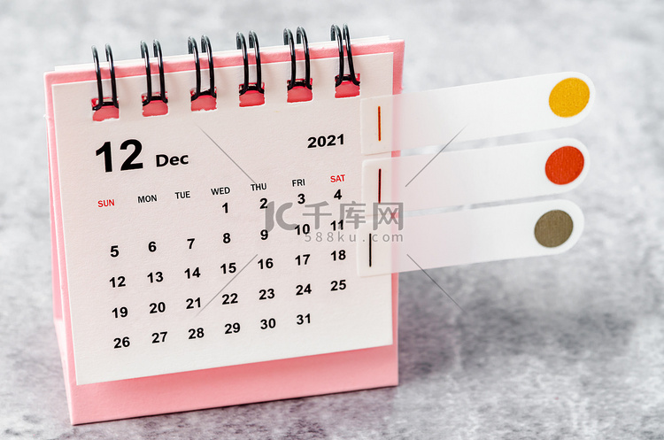 2021 年 12 月的台历。高清摄影大图-千库网