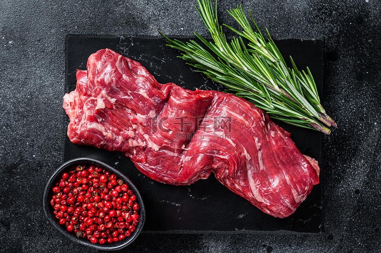 大理石板上的生砍刀裙牛肉牛排。高清摄影大图-千库网