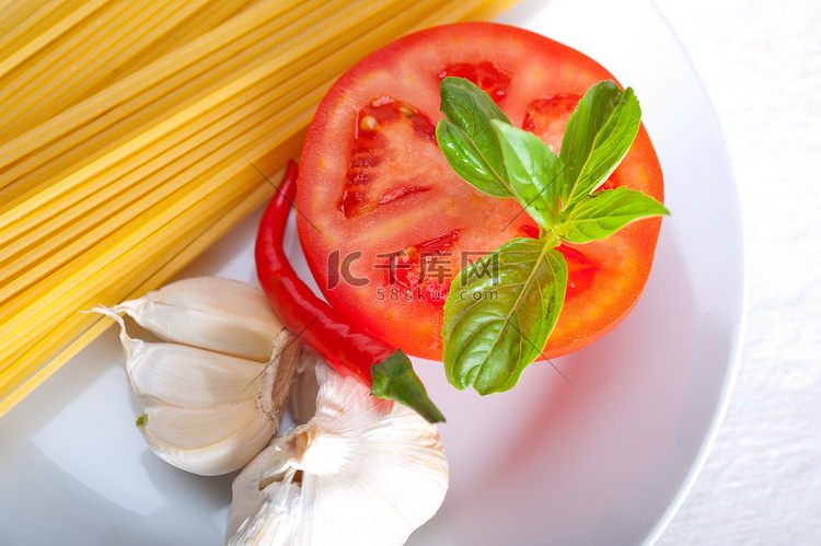 意大利面条意大利面番茄配料高清摄影大图-千库网