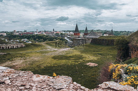乌克兰 Kamyanets-Podilsk 2018 年 4 月 4 日：Kamyanets-Podilskiy 堡垒高清摄影大图-千库网