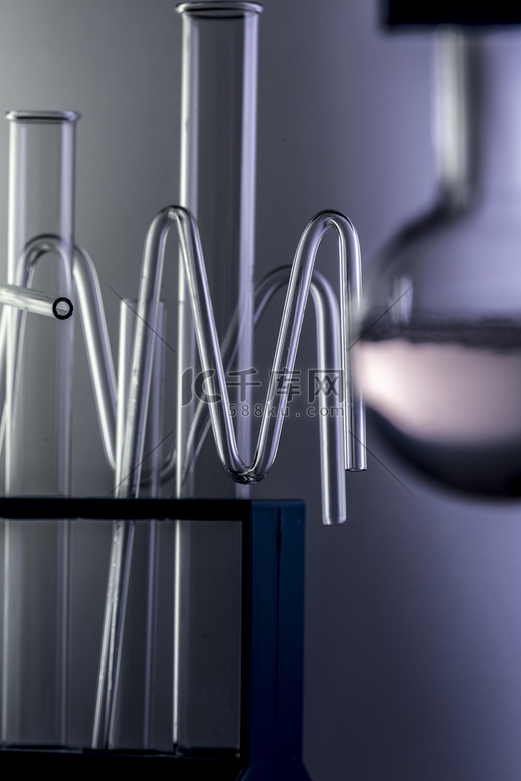 化学实验室玻璃仪器高清摄影大图-千库网