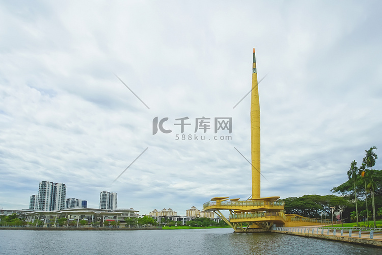 名为千年纪念碑，普特拉贾亚，马来西亚的金色纪念碑高清摄影大图-千库网