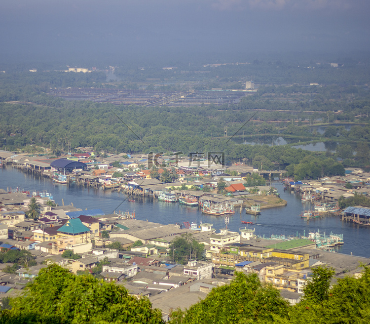 渔村 住在河边 靠海 渔船停靠 晚上出海等鱼高清摄影大图-千库网