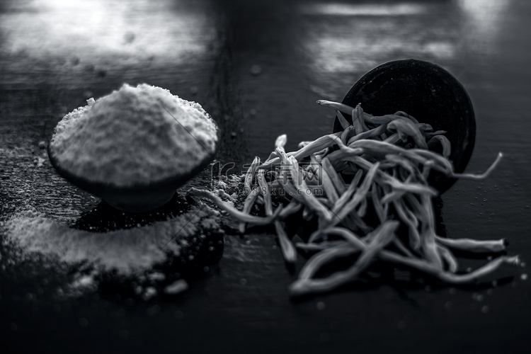 流行的印度和亚洲 Ayurvedic 有机草药 Musli Safed Moosli/ Shaqaqule/ Dholi Musli ...