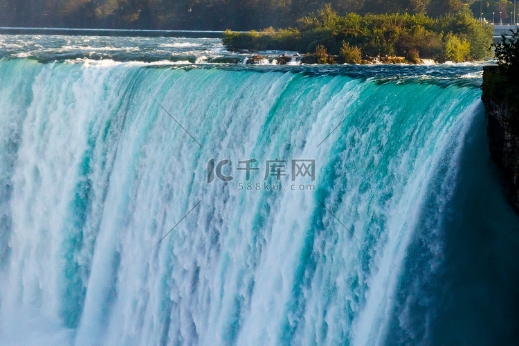 加拿大安大略省尼亚加拉大瀑布的壮丽景色高清摄影大图-千库网