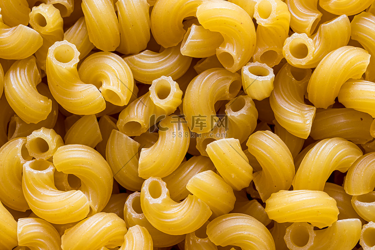 意大利未煮过的 chifferi 面食的顶视图。高清摄影大图-千库网