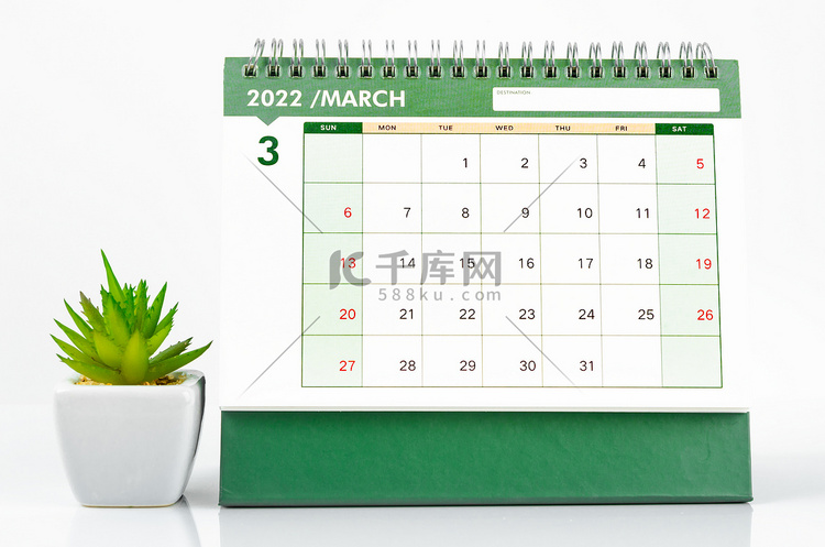 白色背景的 2022 年 3 月台历。高清摄影大图-千库网