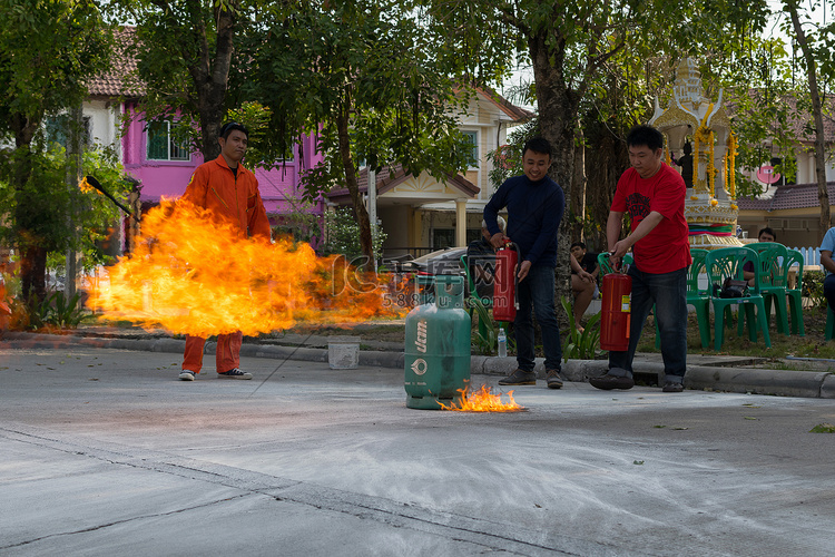 消防演习准备高清摄影大图-千库网