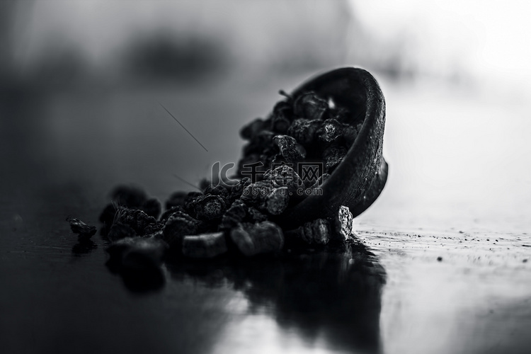 流行的印度和亚洲 Ayurvedic 有机草药 musli 或 Chlorophytum borivilinum 或 Curculigo ...