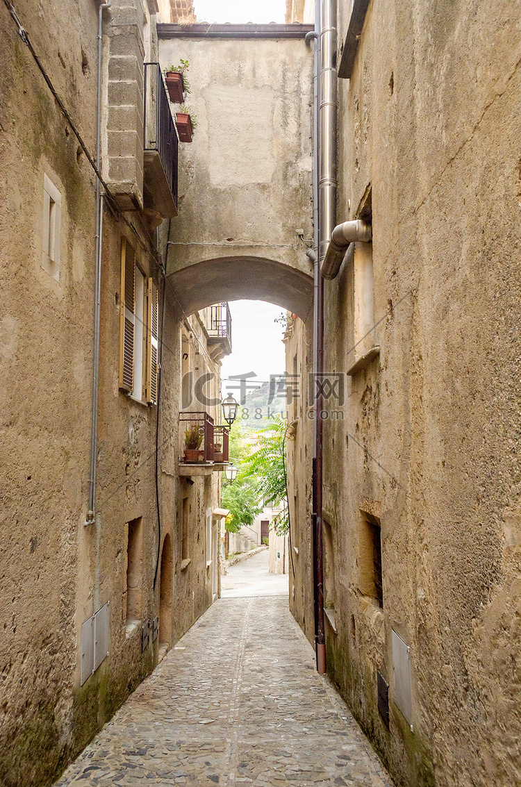 意大利南部村庄老城的古街高清摄影大图-千库网
