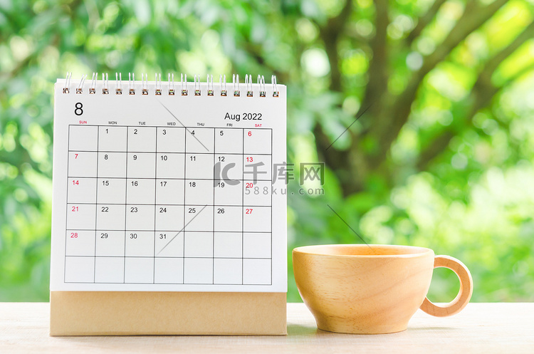 2022 年 8 月日历台，供组织者规划和提醒。高清摄影大图-千库网