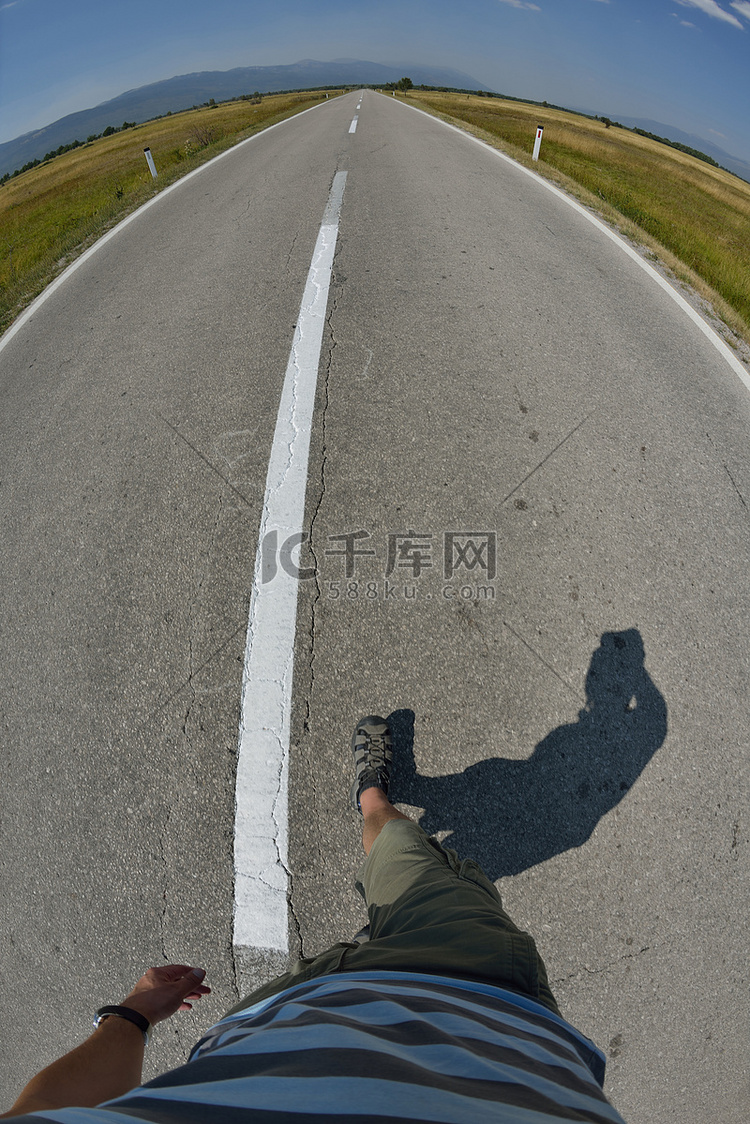 人走路的 pov 视图高清摄影大图-千库网