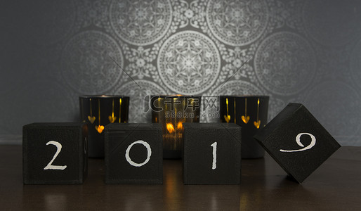 2018年的黑色块在2019年发生了变化高清摄影大图-千库网