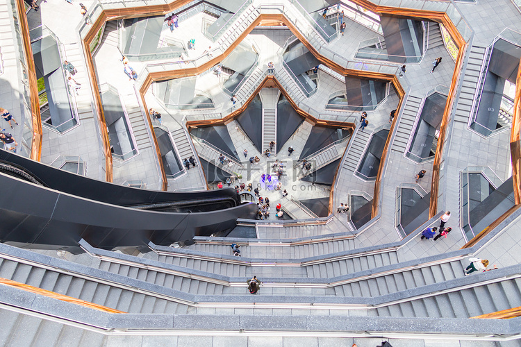 美国纽约市 — 2019年5月17日：哈德逊广场楼梯高清摄影大图-千库网