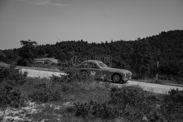 TALBOT-LAGO T26 GS 1950 在一辆旧赛车上参加 2022 年著名意大利历史赛事 Mille Miglia 拉力赛（1927 ...