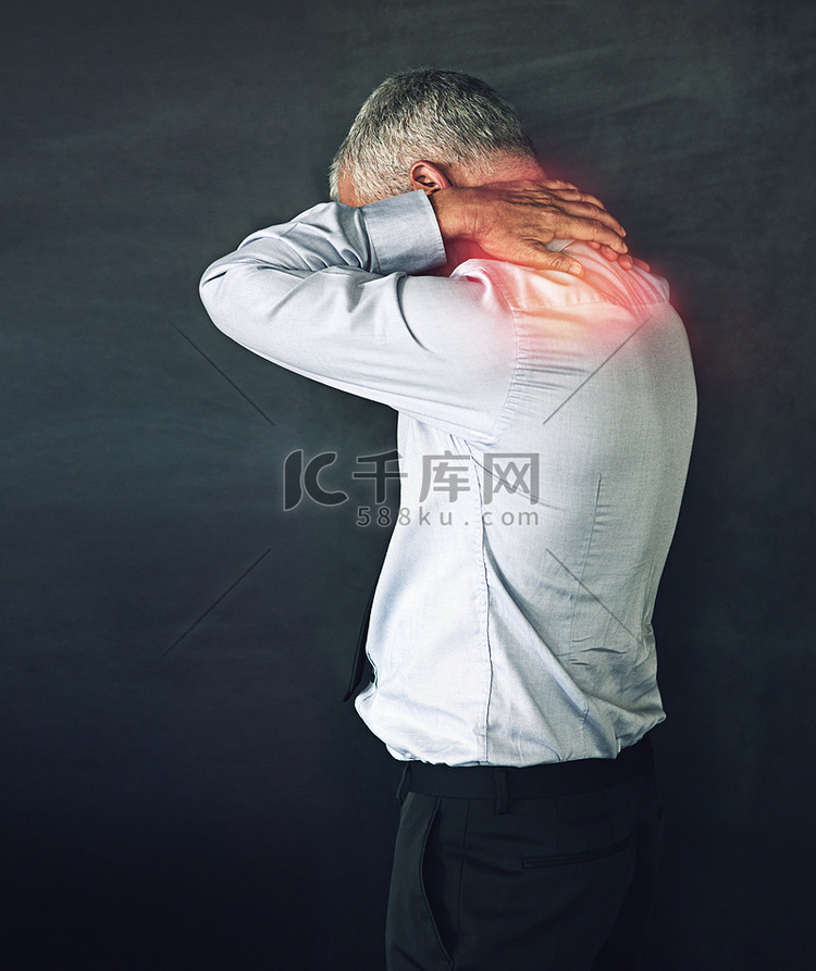 当工作压力变成身体压力时。高清摄影大图-千库网