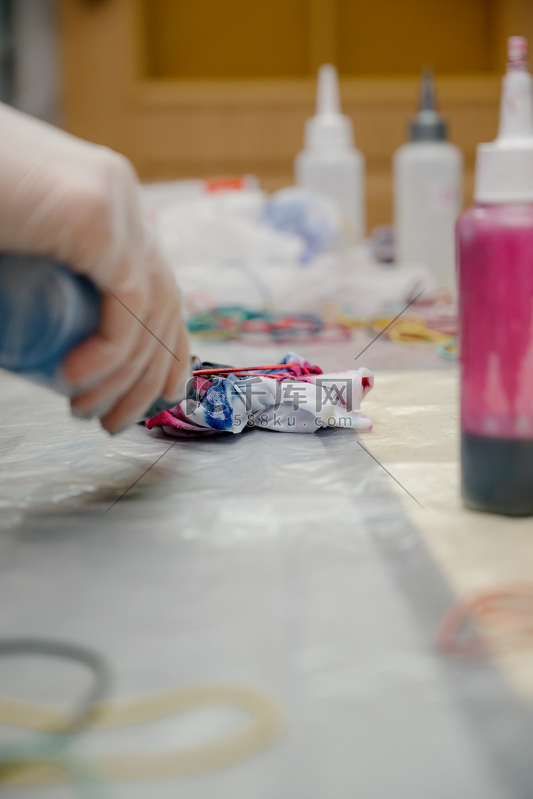 使用 tai dai 技术在 T 恤上制作印花高清摄影大图-千库网