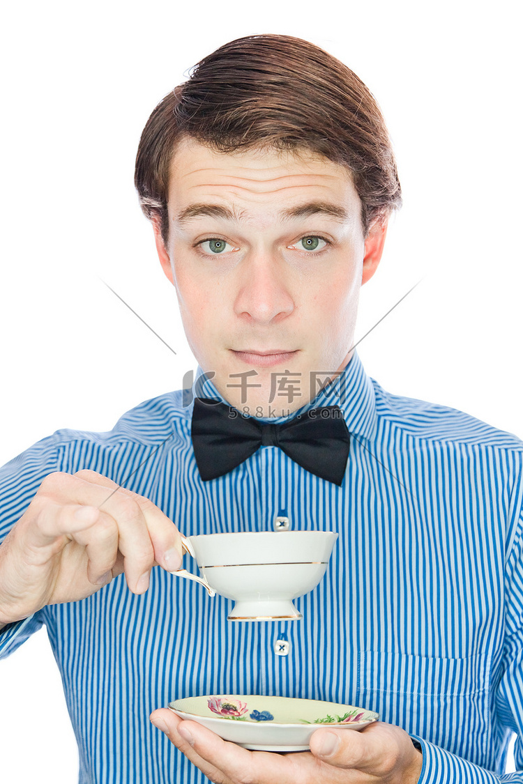 帅气的老式绅士喝茶高清摄影大图-千库网
