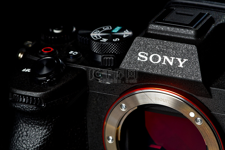 爱沙尼亚塔林，2022 年 5 月。索尼 Alpha 7 mark 4。索尼 a7m4 深色背景。高清摄影大图-千库网