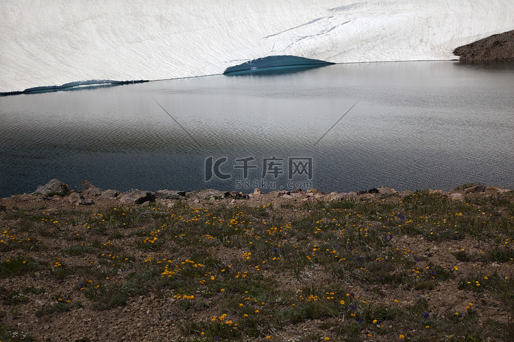 冰冻湖倒影 Mount Rainier 日出 华盛顿高清摄影大图-千库网