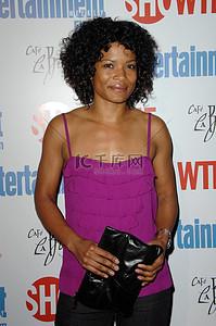 罗丝·罗林斯 (Rose Rollins) 出席《拉字至上》最后一季的告别派对。 高清摄影大图-千库网