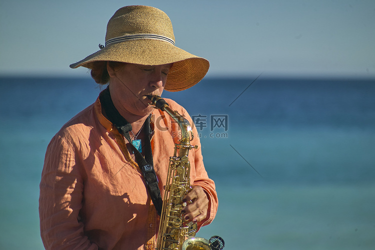 尼斯的街头音乐家高清摄影大图-千库网