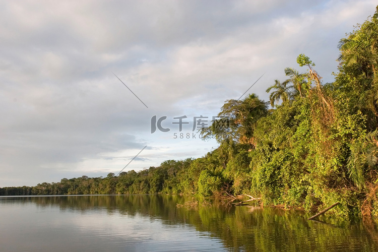 桑多瓦尔湖高清摄影大图-千库网