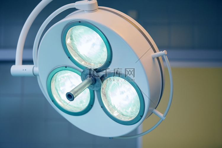 手术灯的特写高清摄影大图-千库网