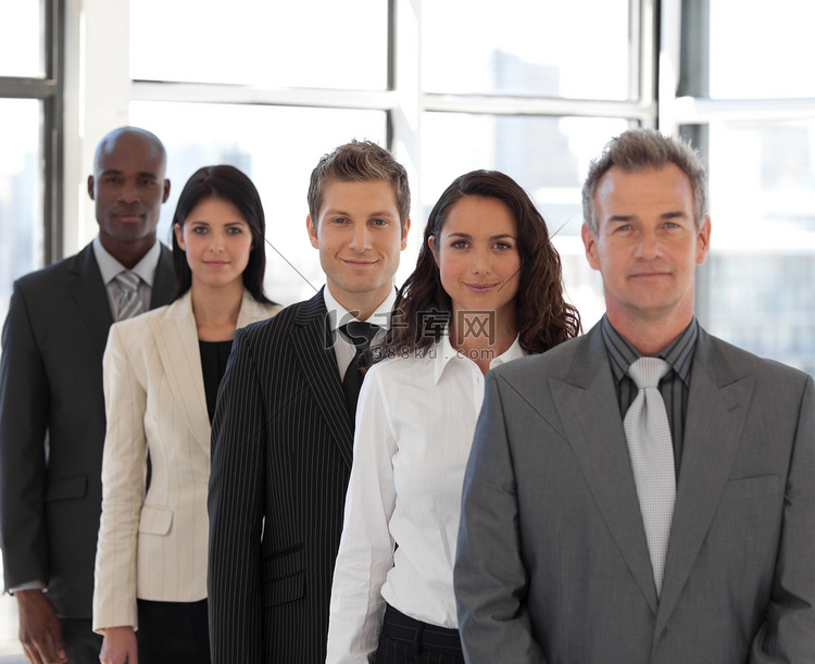 男CEO带领团队高清摄影大图-千库网