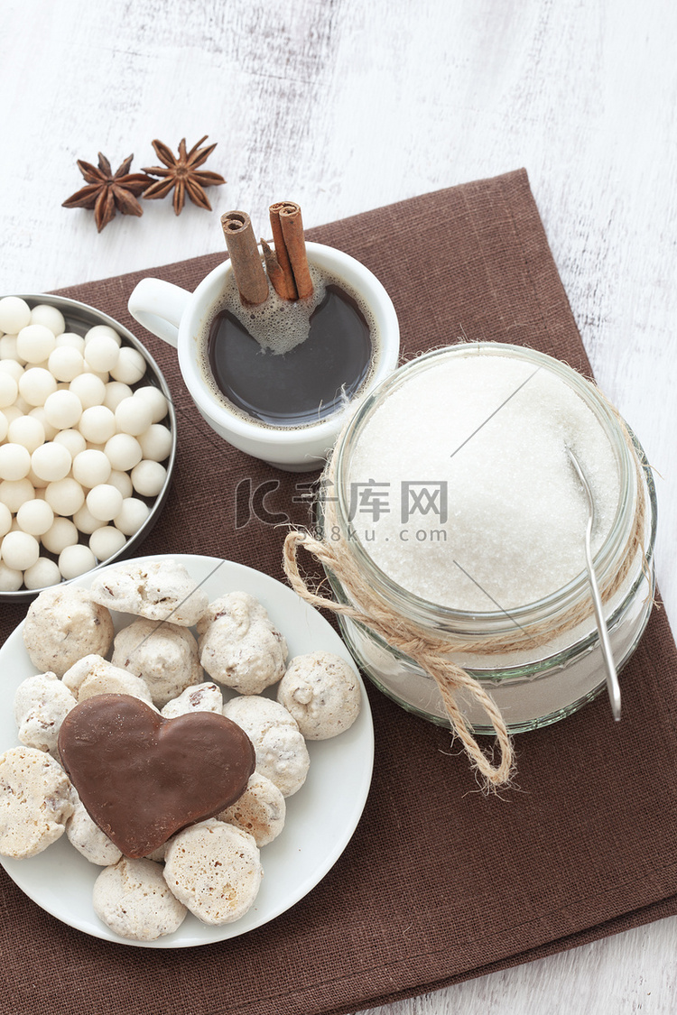 咖啡和糖果高清摄影大图-千库网