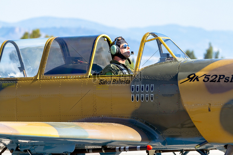 雅科夫列夫 Yak-52 飞机高清摄影大图-千库网