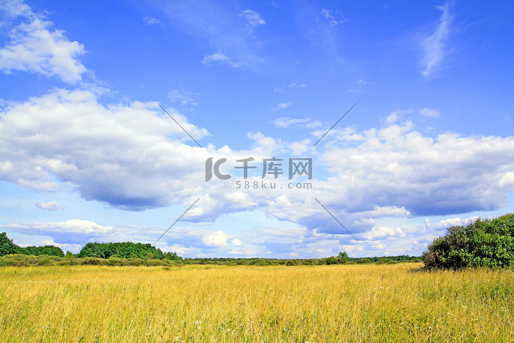 秋天的田野高清摄影大图-千库网