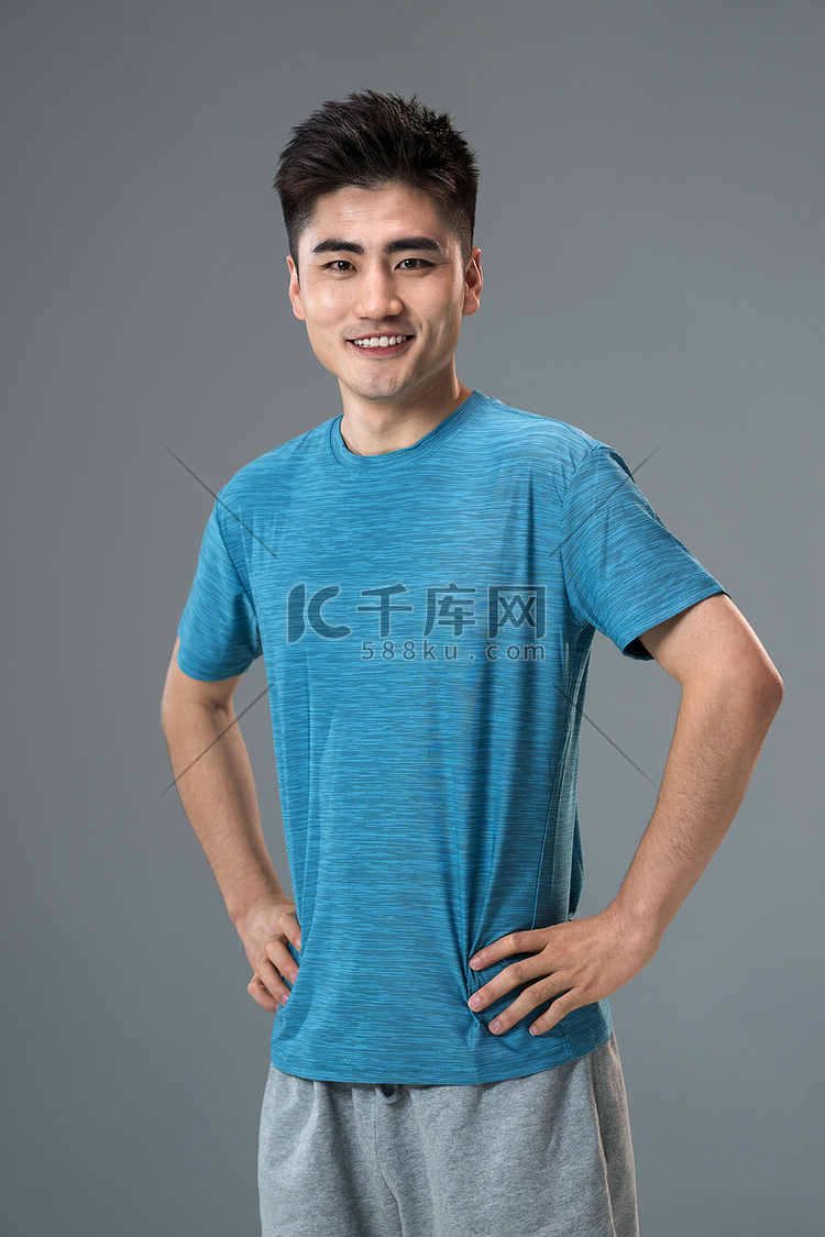 充满自信的年轻男人高清摄影大图 千库网
