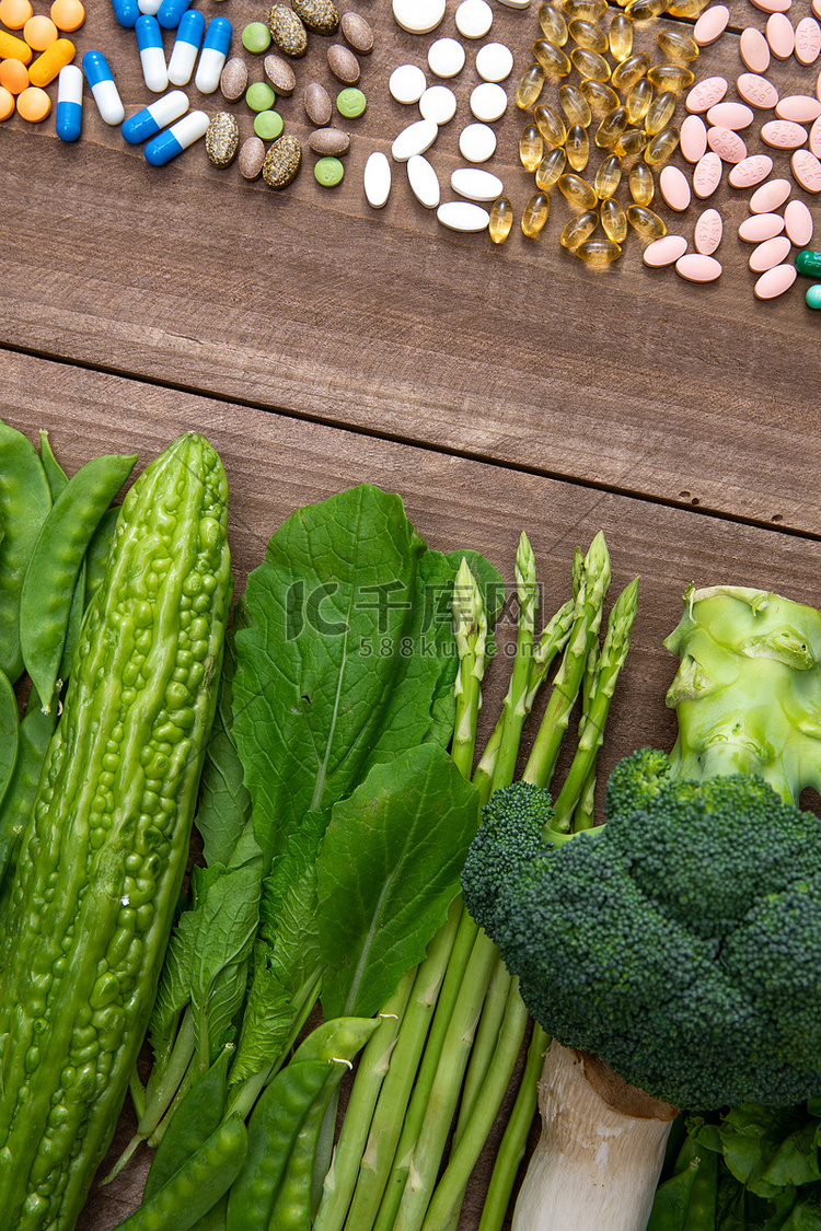 多色药品和绿色蔬菜高清摄影大图-千库网