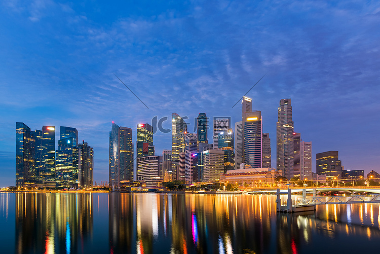 在黄昏的新加坡市中心商业高清摄影大图-千库网