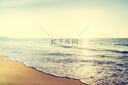 夕阳与大海和海滩高清摄影大图-千库网