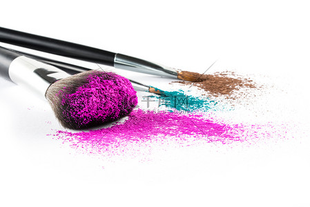 Multi Colored Powder Eyeshadow on a Brush, fashion beauty tool高清摄影大图-千库网