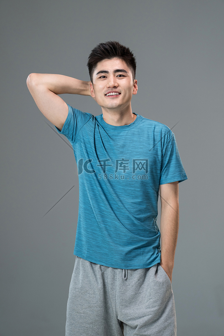 充满活力的年轻男人高清摄影大图 千库网