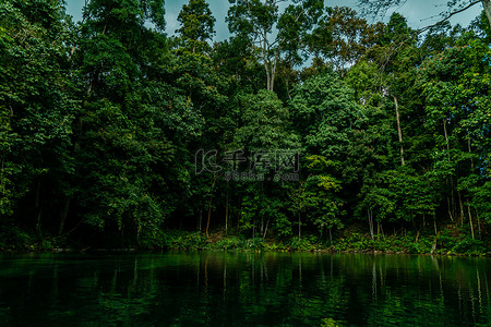 An amazing lake with clear water until the bottom of the water and ...