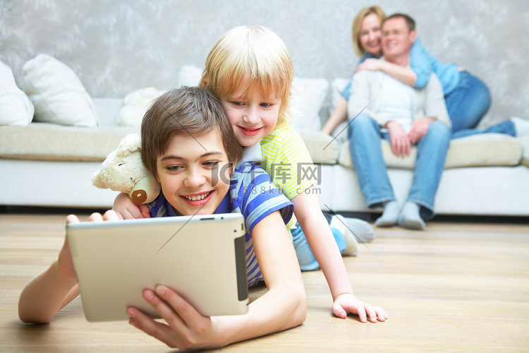 family having a good time高清摄影大图-千库网