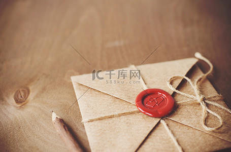 情书和铅笔高清摄影大图-千库网