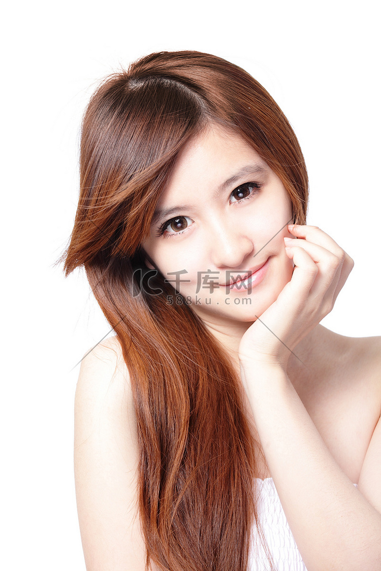 美丽的女人有清洁皮肤和长毛高清摄影大图-千库网