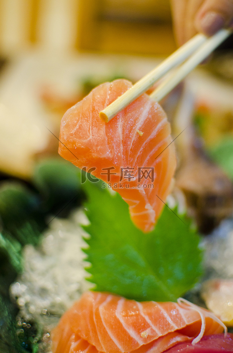 三文鱼、 金枪鱼、 日本料理的生鱼片集高清摄影大图-千库网